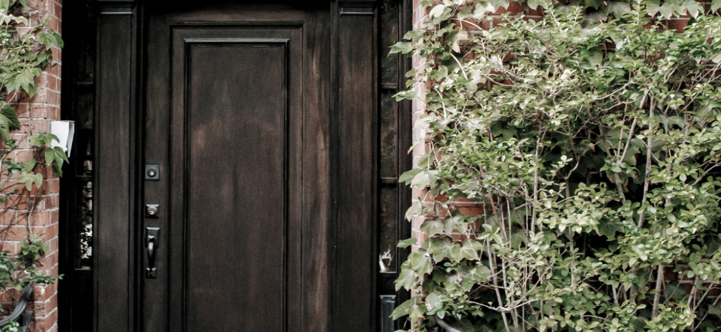 Gothic Horror Tropes That Make The Genre So Deliciously Creepy